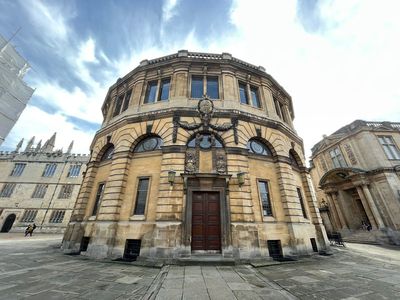 Uncover Oxford's Legacy: In-App Audio Tour book in Oxford for 10 € | WeGoTrip