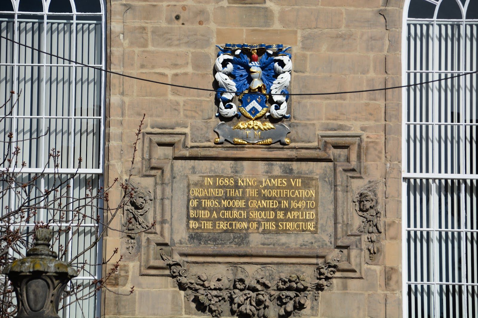 Discover Edinburgh's Secrets: A Self-Guided Audio Tour book in ...