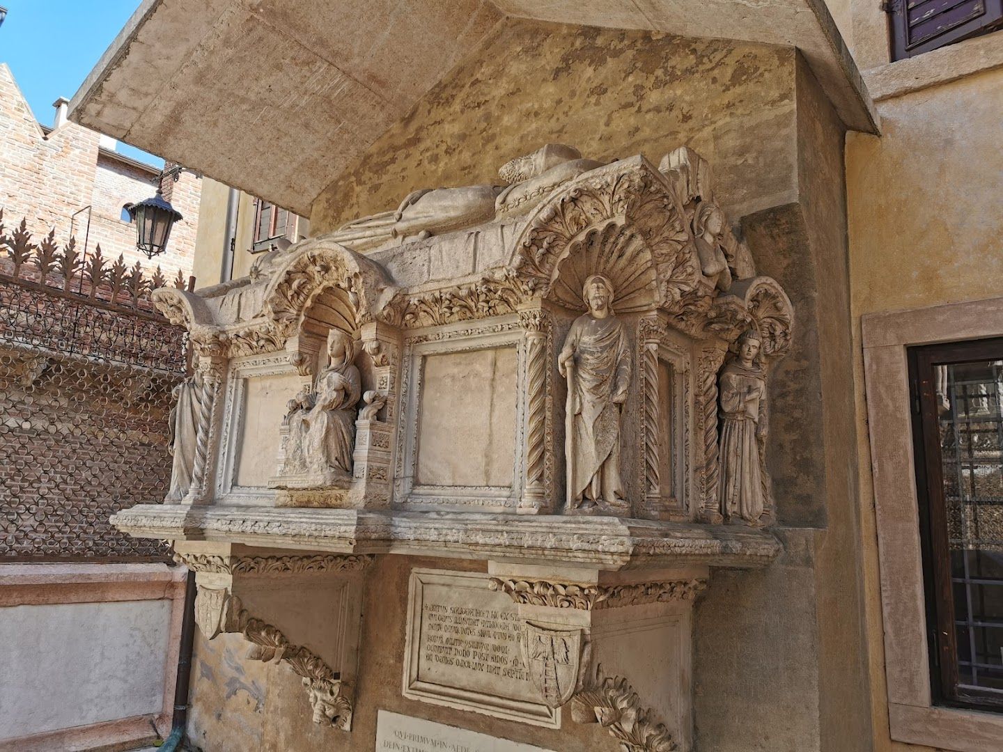Explore Verona's Marvels: In-App Audio Tour book in Verona for 10.73 ... Explore Verona's Marvels: In-App Audio Tour book in Verona for 10.73 ...