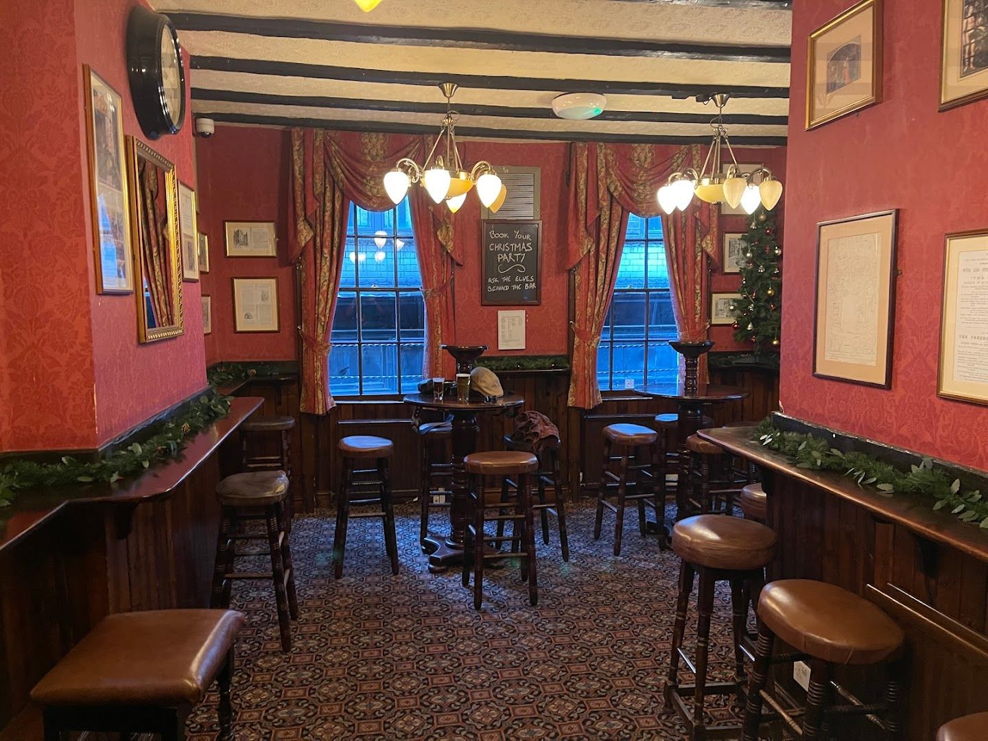 London: Historic Milestones Audio Tour book in London for 10 € | WeGoTrip